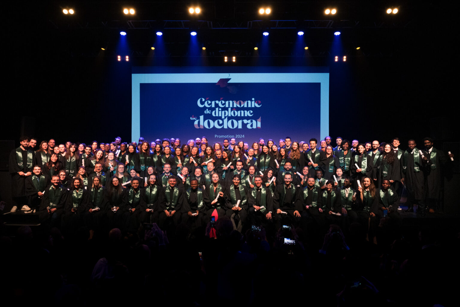 Cérémonie de remise de diplôme du Doctorat 2024 : 120 jeunes diplômés ...